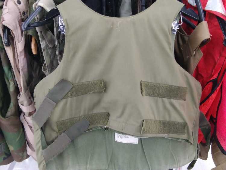 Vehicle crewman's armor vest with Natick label - BODY ARMOR - U.S ...