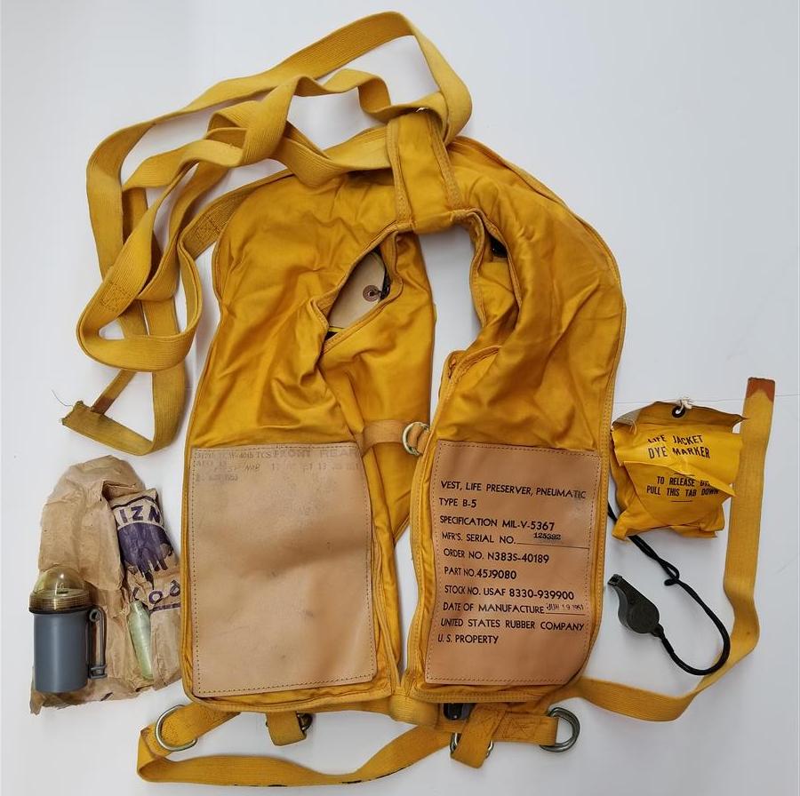 USAF B-5 Life Vest - SURVIVAL GEAR - U.S. Militaria Forum