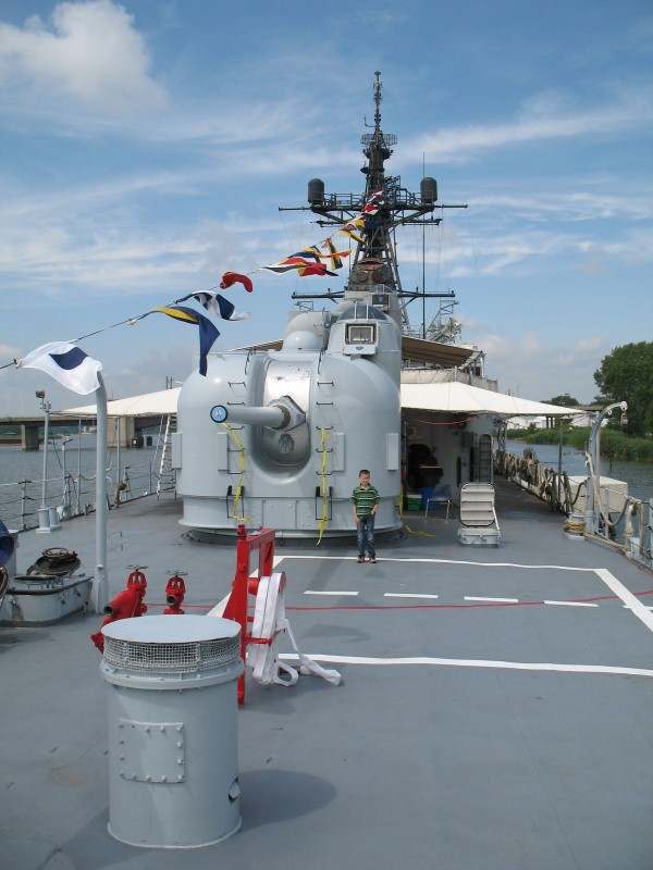 USS Edson (DD-946) in Bay City, Michigan - MILITARY SHIPS AND VESSELS ...