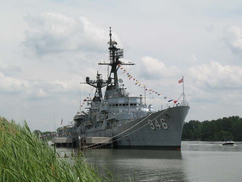 USS Edson (DD-946) in Bay City, Michigan - MILITARY SHIPS AND VESSELS ...