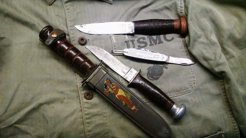 Hula girl USN MK2 and other USN blades and USMC pocket knife at Gun ...