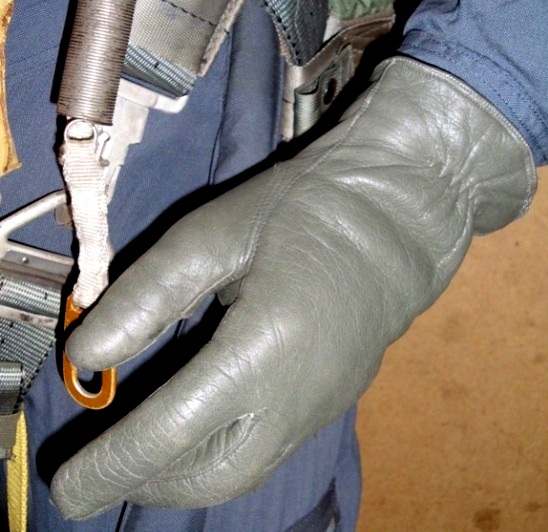 Leather Pilots Gloves...What Era are These? - FLIGHT CLOTHING - U.S ...