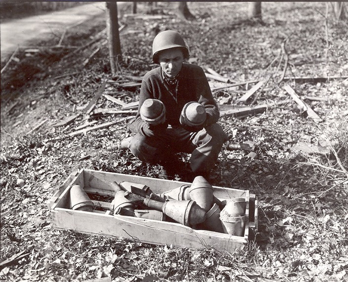 Anyone have photos of GI's using Panzerfausts? - EPHEMERA, PHOTOGRAPHS ...