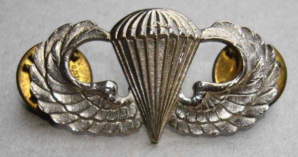 Can you ID the age or origin of the paratrooper jump wings? - WING ...