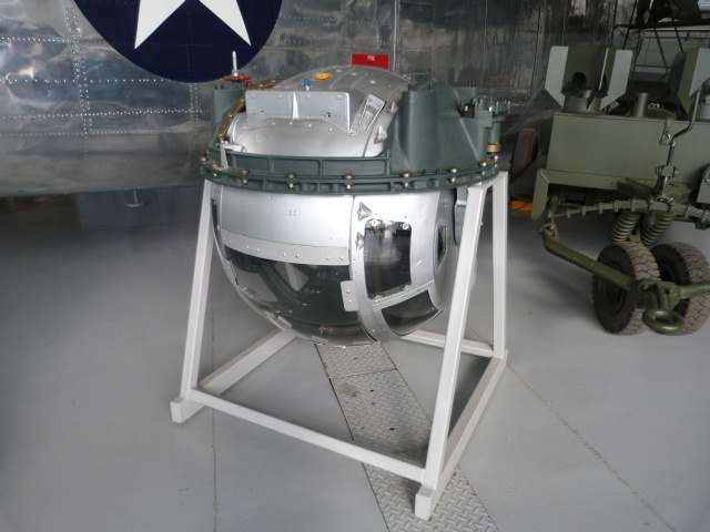 Having a ball...in the turret! - MILITARY AIRCRAFT & AVIATION - U.S ...