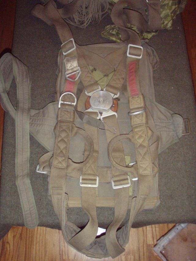 WWII T-5 Parachute With T-7 Harness And Camouflage Chute - SURVIVAL ...