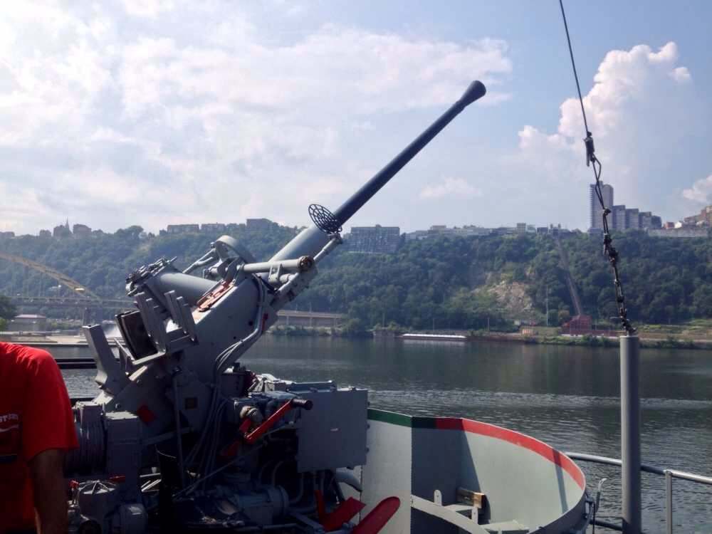 LST 325 visiting Pittsburgh PA for tours. - MILITARY SHIPS AND VESSELS ...