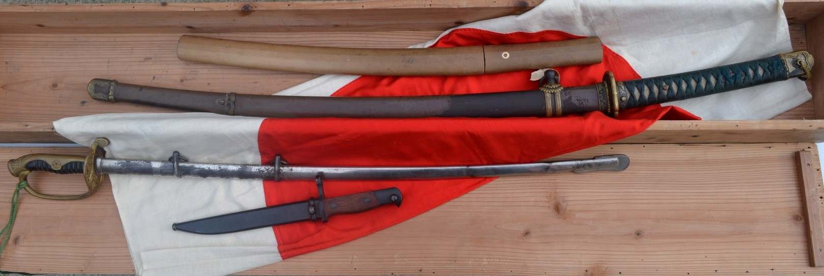 Japanese Swords, Flag & MINT Type 100 Bayonet in WWII shipping crate ...