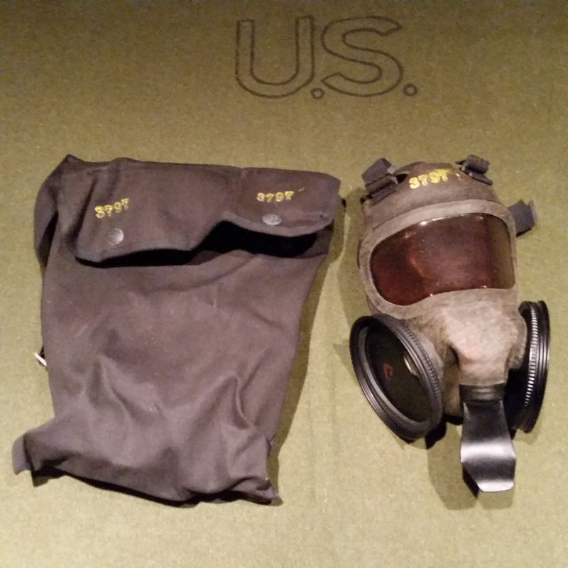 Latest addition to my collection....yes it's a USN gas mask. - FIELD ...