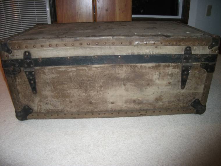 Officer's Steamer Trunk style Foot Locker. 1st Div. 7th F.A. - (1917 ...