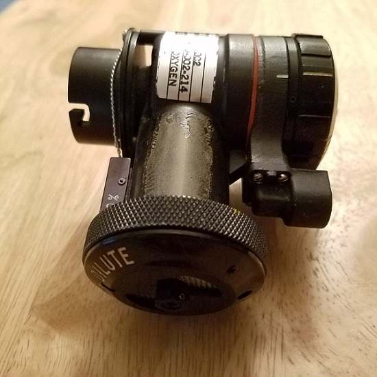 USAF F-111 Aardvark oxygen mask regulators and connectors. - FLYING ...