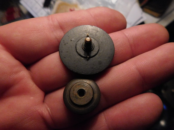 HELP WITH ID ON WW1 SIGNAL DISK WITH WINGS - BRANCH OF SERVICE COLLAR ...
