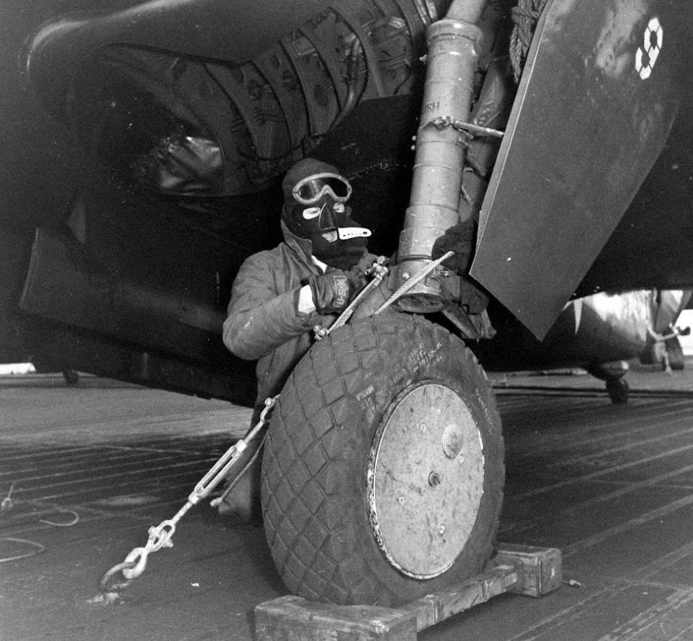 Bomber cold weather face mask(?) - FLYING HELMETS AND ACCESSORIES - U.S ...