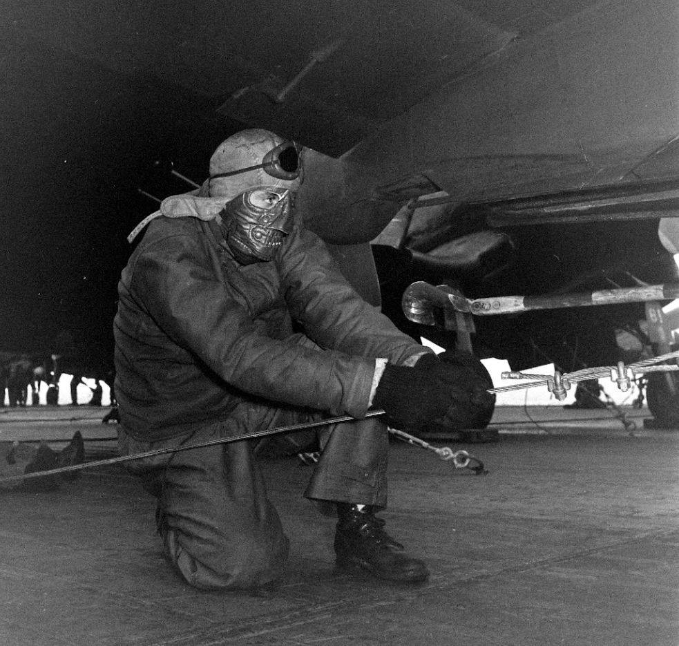 Bomber cold weather face mask(?) - FLYING HELMETS AND ACCESSORIES - U.S ...