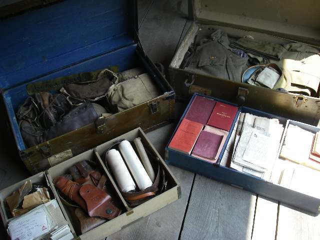ww1 3rd div officer, 2 full footlockers including letters and pistols ...