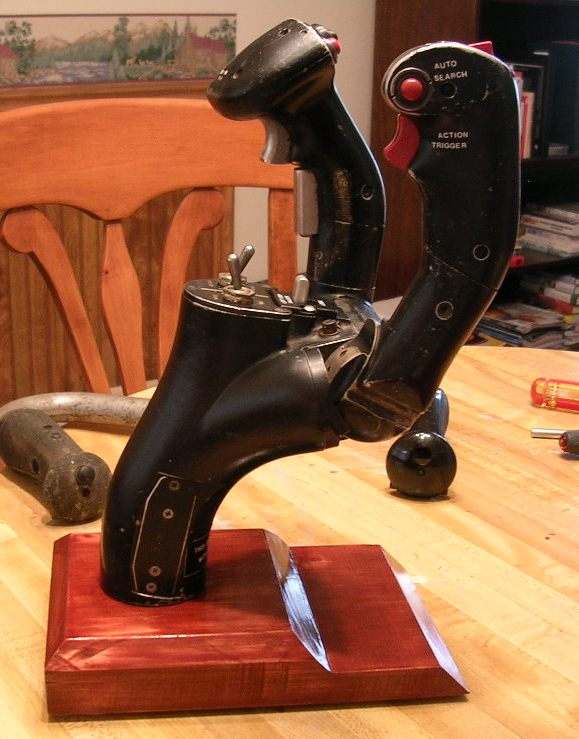 Aviation History in Control Wheels; Yokes - MILITARY AIRCRAFT ...