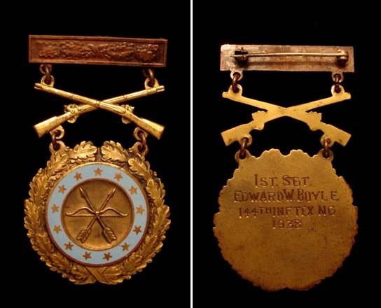 US Army Distinguished Marksmanship Badge - In Gold - ARMY (INCLUDING ...