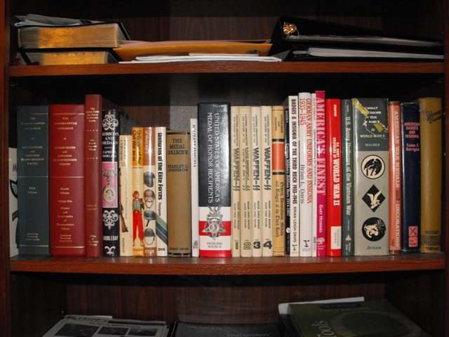 Show your bookshelf . - Page 3 - BOOK REPORTS - U.S. Militaria Forum