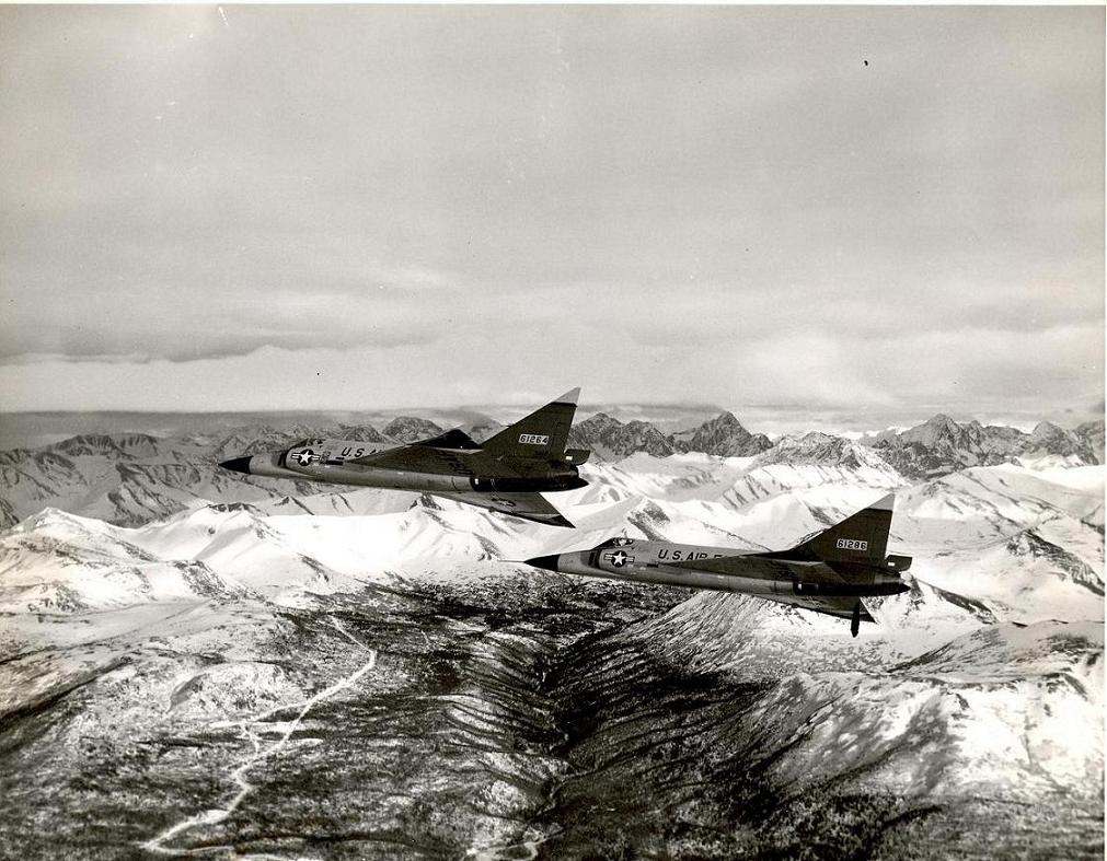 F-102 Delta Dagger inflight photo - MILITARY AIRCRAFT & AVIATION - U.S ...