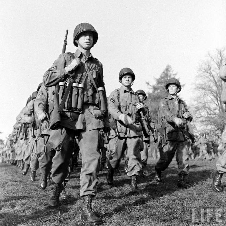 WWII Airborne Rigger Pouches - FIELD & PERSONAL GEAR SECTION - U.S ...