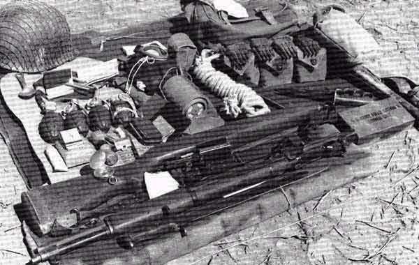 WWII Airborne Rigger Pouches - FIELD & PERSONAL GEAR SECTION - U.S ...