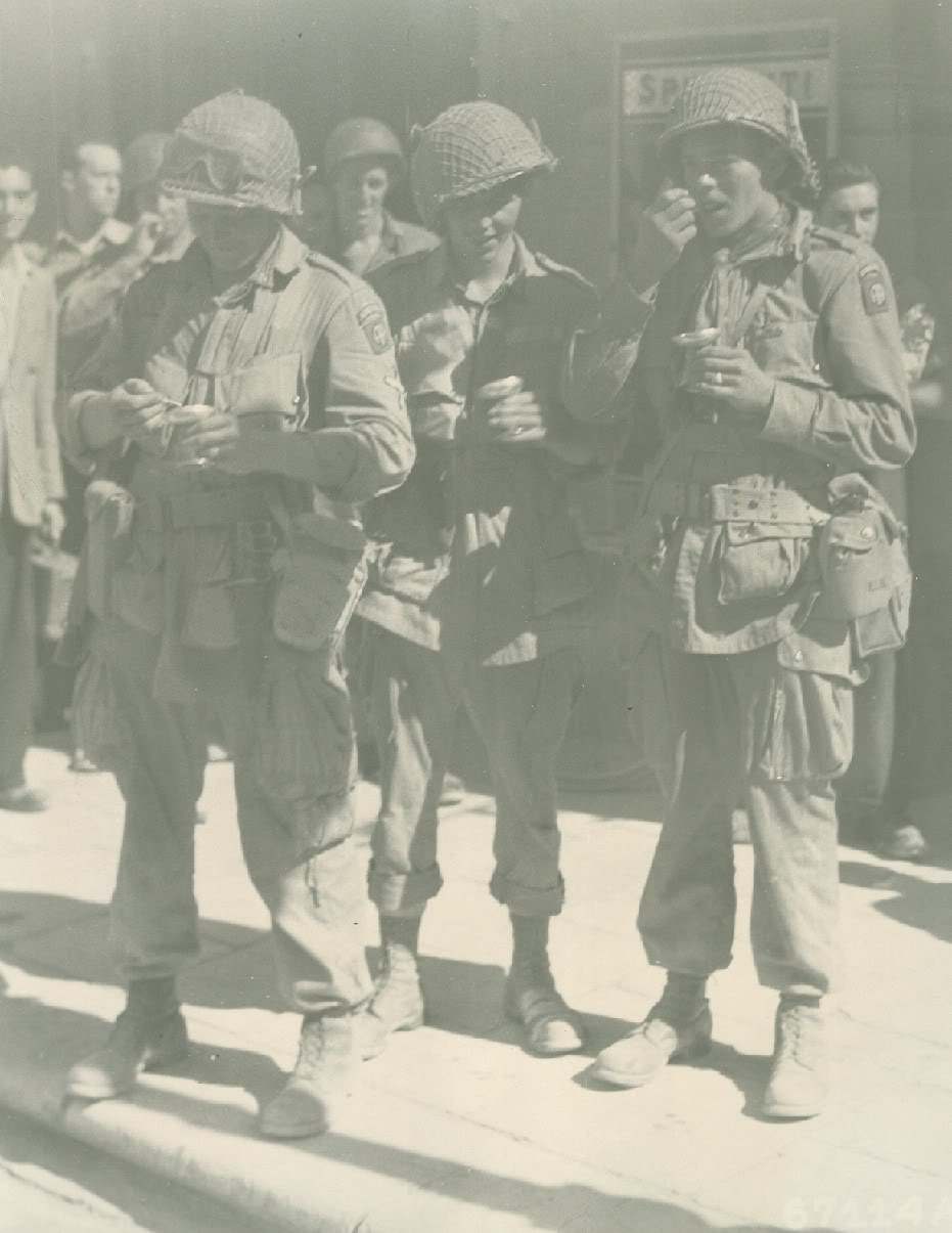 WWII Airborne Rigger Pouches - FIELD & PERSONAL GEAR SECTION - U.S ...