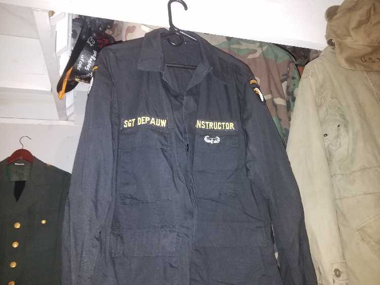 Anybody have a idea what this is? Air Assault School Cadre - UNIFORMS ...