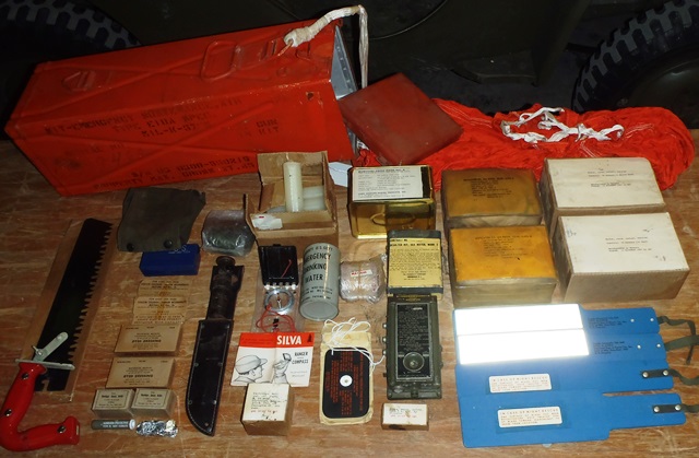 Combat Knife/Emergency Kit - EDGED WEAPONS - U.S. Militaria Forum