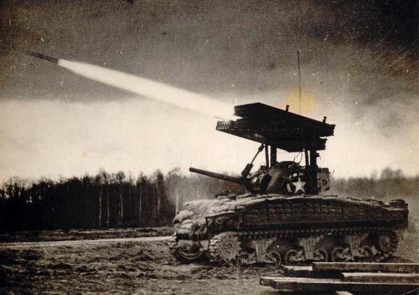 Sherman tank with the The Rocket Launcher T34 (Calliope) - MILITARY ...