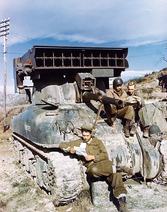 Sherman tank with the The Rocket Launcher T34 (Calliope) - MILITARY ...