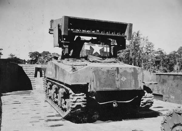 Sherman tank with the The Rocket Launcher T34 (Calliope) - MILITARY VEHICLES - U.S. Militaria Forum