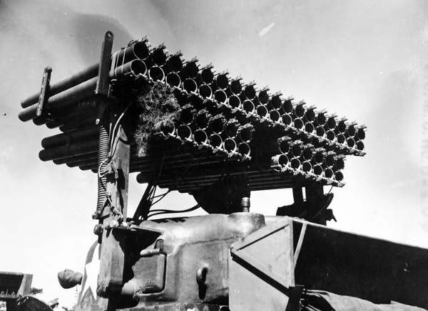 Sherman tank with the The Rocket Launcher T34 (Calliope) - MILITARY VEHICLES - U.S. Militaria Forum