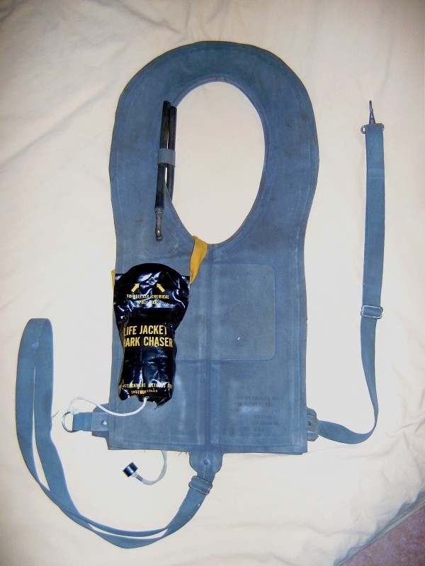 Bleue USN Life vest WWII - MILITARY AIRCRAFT & AVIATION - U.S ...