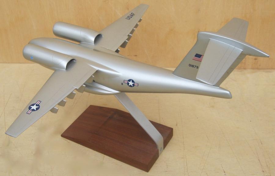I have never seen a jet like this. What is it ? Nice Desk Model ...