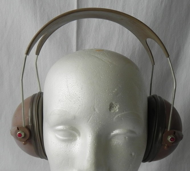 USAF Hearing Protector? - GROUND CREW SPECIAL GEAR - U.S. Militaria Forum