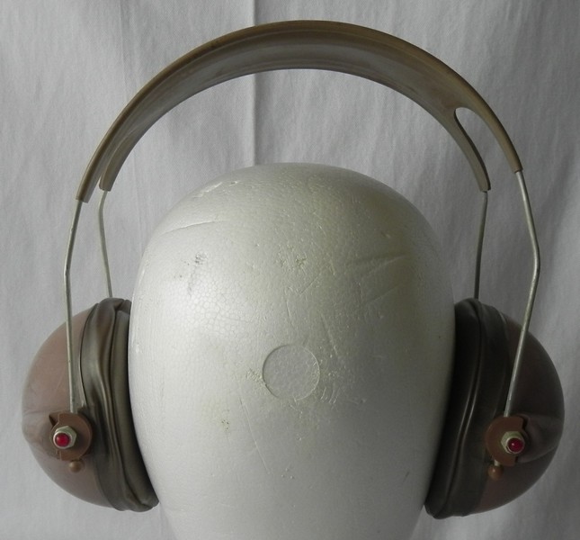 USAF Hearing Protector? - GROUND CREW SPECIAL GEAR - U.S. Militaria Forum