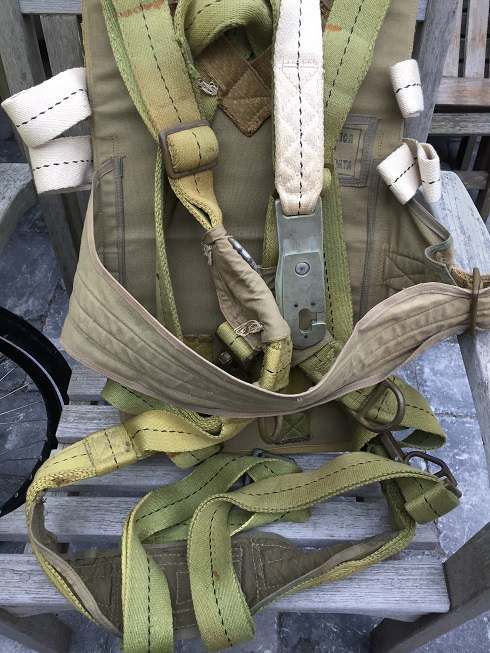 T5 Parachute & Reserve - FIELD & PERSONAL GEAR SECTION - U.S. Militaria ...