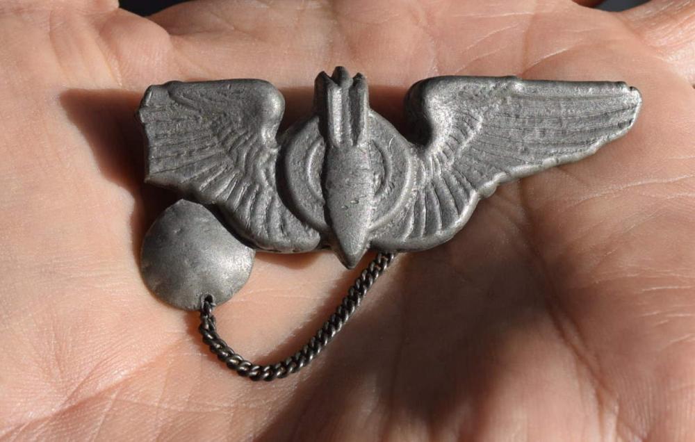 My only other POW Ball-and-Chain wing. This has a clipped wing! - WING ...