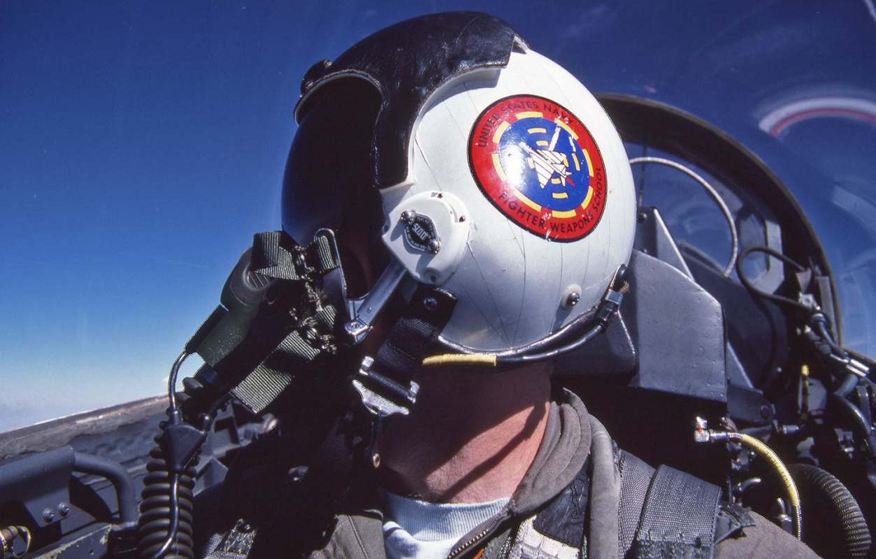 Topgun helmet - FLYING HELMETS AND ACCESSORIES - U.S. Militaria Forum