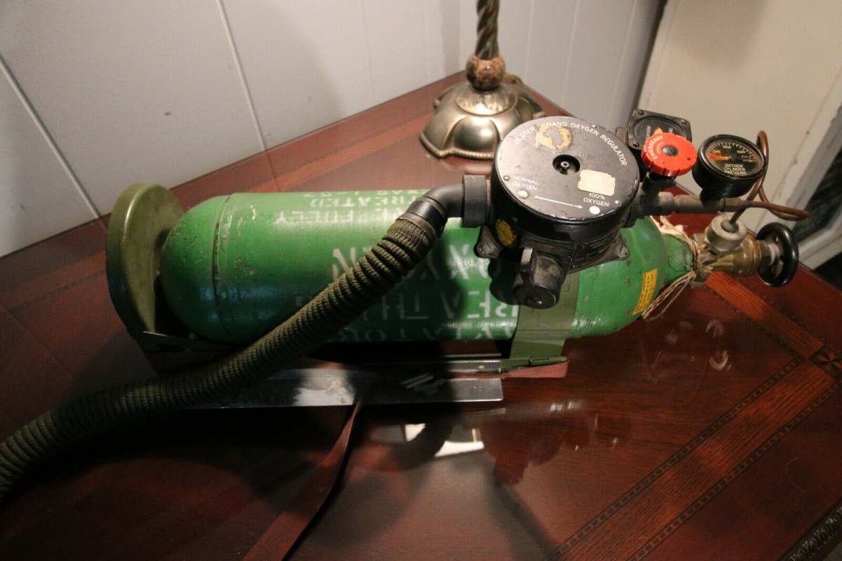 A very interesting Vintage WW2 O2 System - SURVIVAL GEAR - U.S ...
