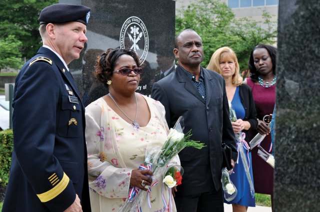 First Woman Green Beret! - WOMEN'S SERVICES - U.S. Militaria Forum