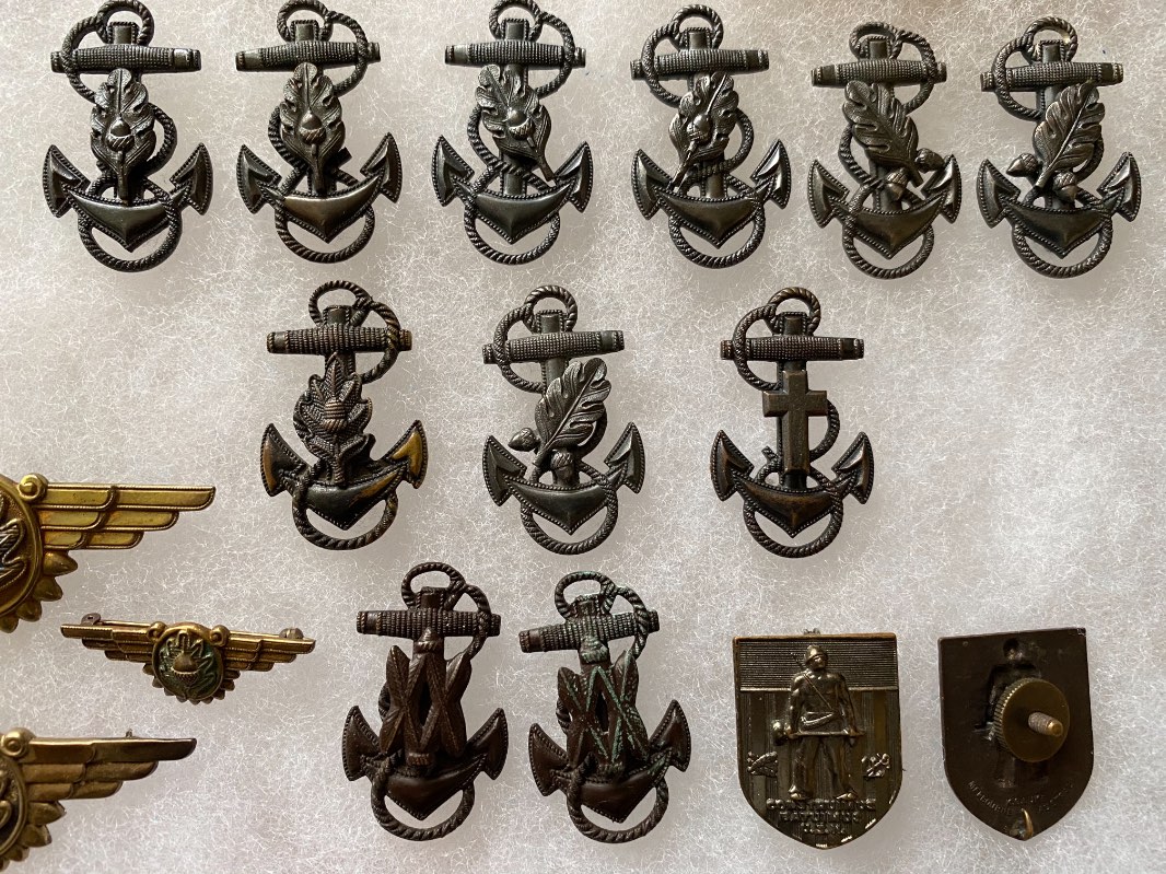 USN insignia worn on USMC uniforms - BADGES, AWARDS, DUI, AND COLLAR ...