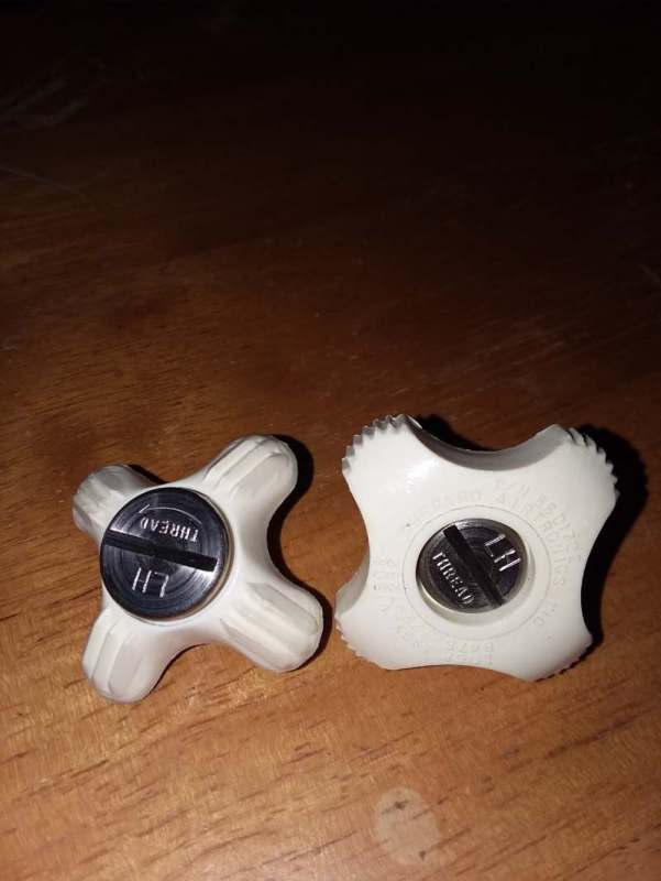 Difference in visor lock question - FLYING HELMETS AND ACCESSORIES - U ...