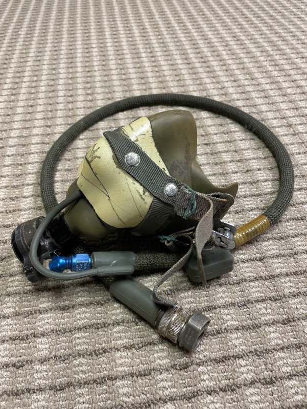 Rare Navy Oxygen Mask - FLYING HELMETS AND ACCESSORIES - U.S. Militaria ...