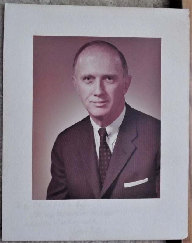 Numerous color photographs find of DACOWITS members at the flea market ...