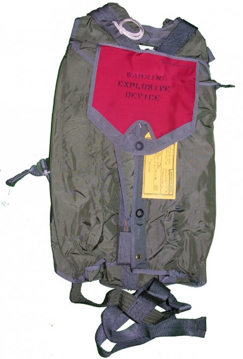 Identify Air Force back parachute - SURVIVAL GEAR - U.S. Militaria Forum