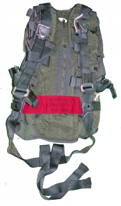 Identify Air Force back parachute - SURVIVAL GEAR - U.S. Militaria Forum