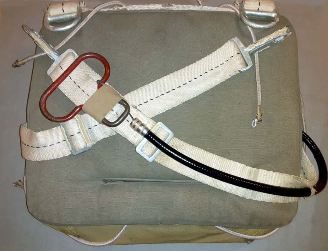 USN Qas Parachute rig - Page 3 - SURVIVAL GEAR - U.S. Militaria Forum