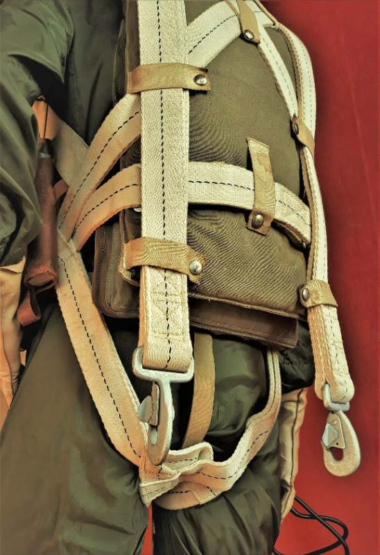 USN Qas Parachute rig - Page 2 - SURVIVAL GEAR - U.S. Militaria Forum