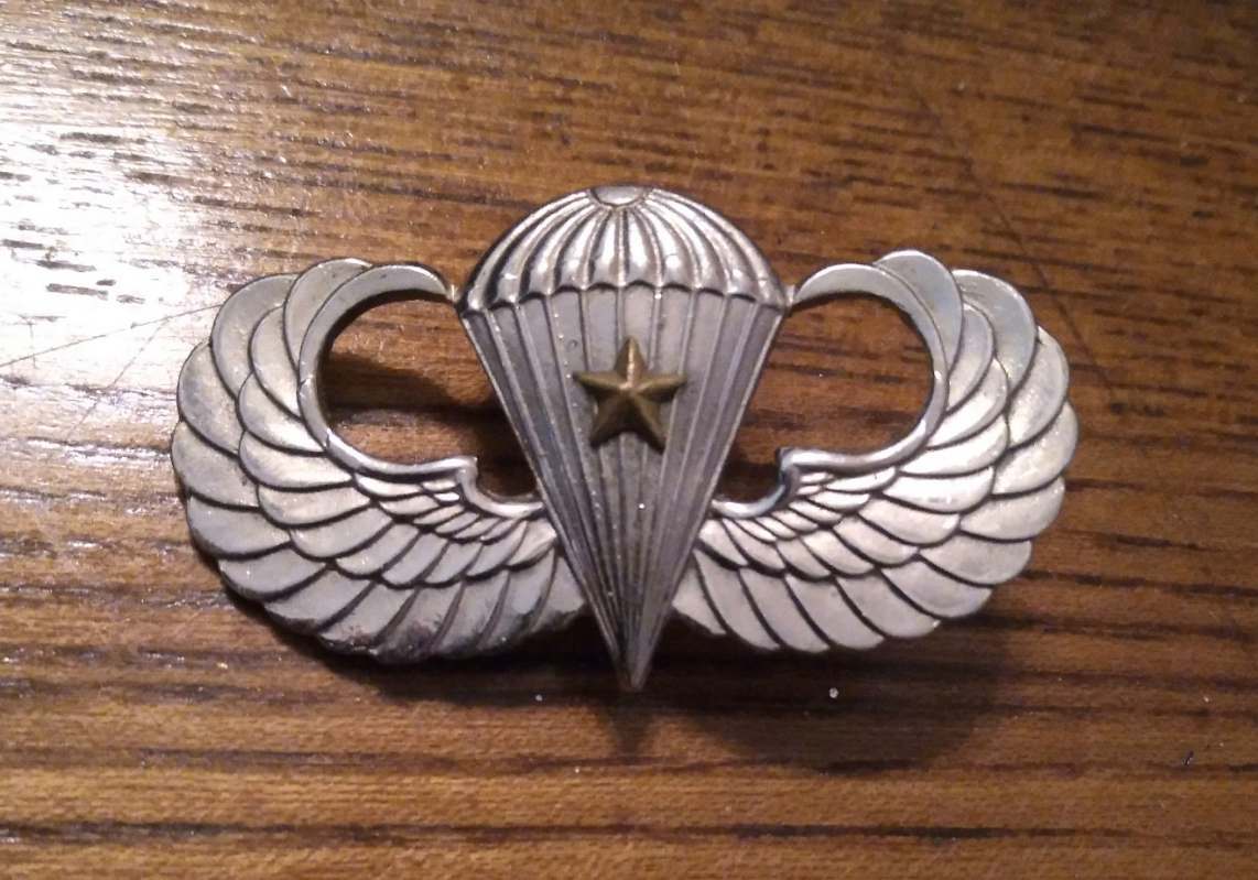 Para badge question - AIRBORNE, GLIDER TROOPS, PARATROOP JUMP WINGS AND ...
